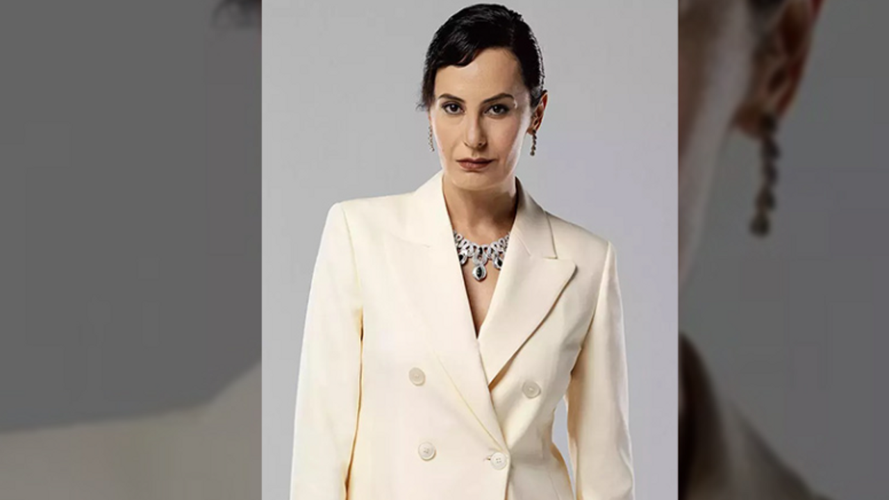 Adım Farah Vera Kimdir? Senan Kara Kaç Yaşında? Senan Kara Dizileri